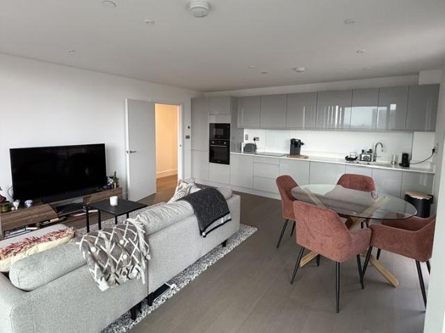 2 Bed Flat, Vision Point, SW11