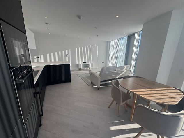 2 Bed Flat, Vista River Tower, M3