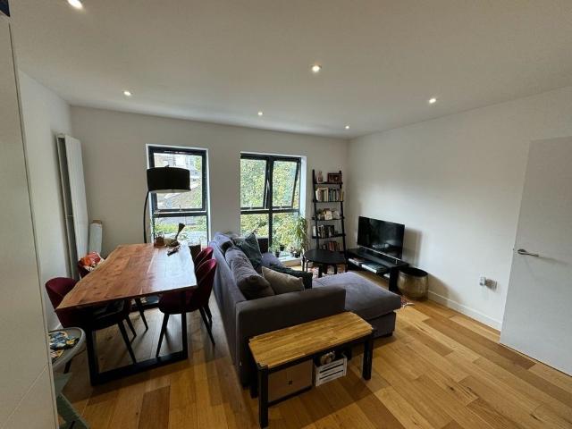 2 Bed Flat, Waleorde Road, SE17