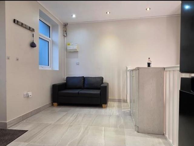 2 Bed Flat, Wargrave Avenue, N15