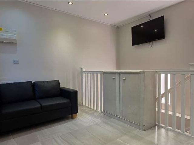 2 Bed Flat, Wargrave Avenue, N15