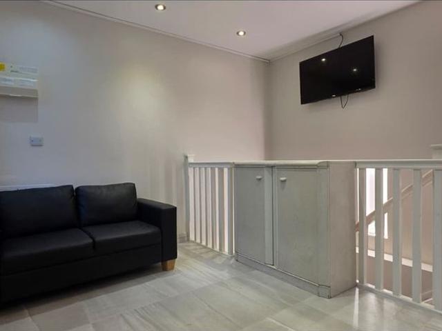 2 Bed Flat, Wargrave Avenue, N15