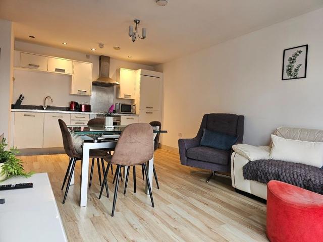 2 Bed Flat, Water Street, M3