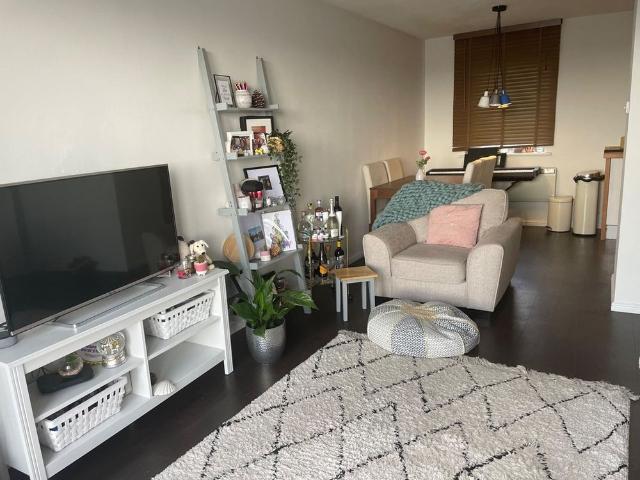 2 Bed Flat, Waterloo Road, L3