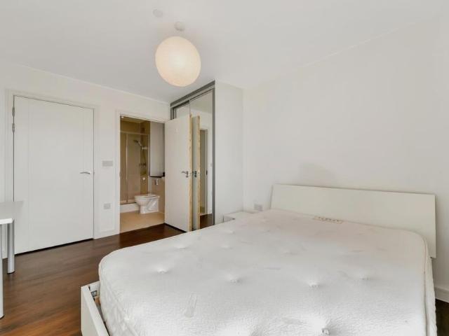 2 Bed Flat, Waterside Heights, E16