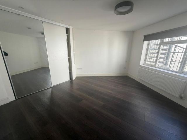 2 Bed Flat, Wendover Road, NW10