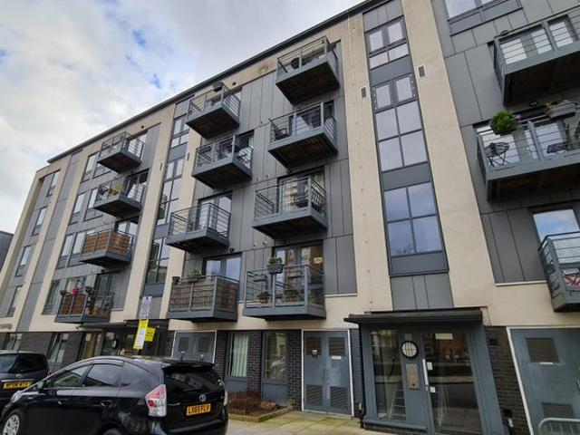 2 Bed Flat W/Ensuite & Balcony