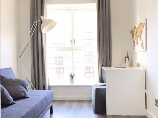 2 Bed Flat, Wesley Avenue, E16