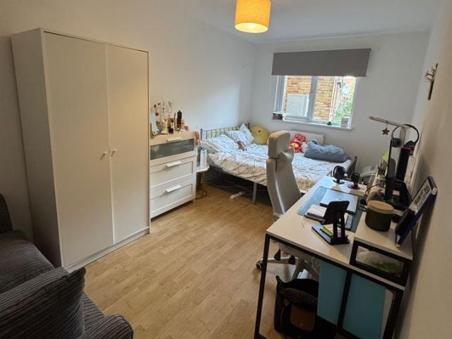 2 Bed Flat, Wesley Close, SE17