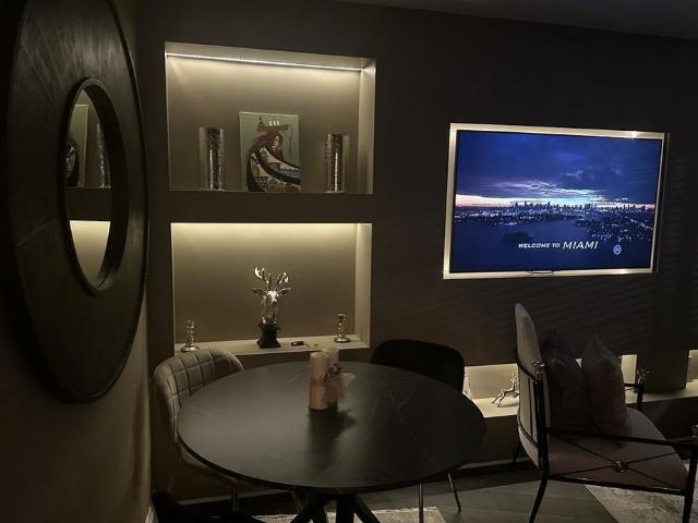 2 Bed Flat, West Kensington Court, W14