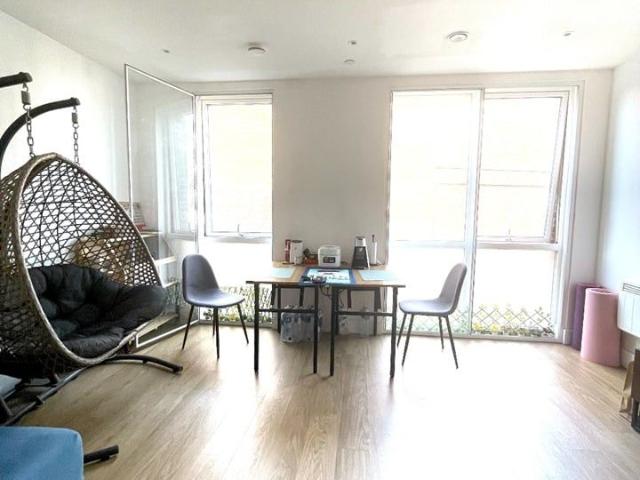 2 Bed Flat, West Timber Yard, B5