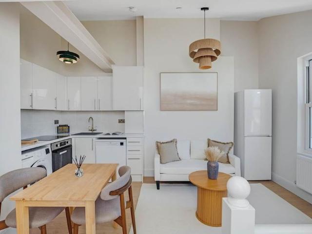 2 Bed Flat, Westbourne Park Road, W11