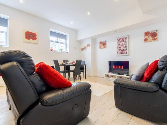 2 Bed Flat, Western Road, BN1