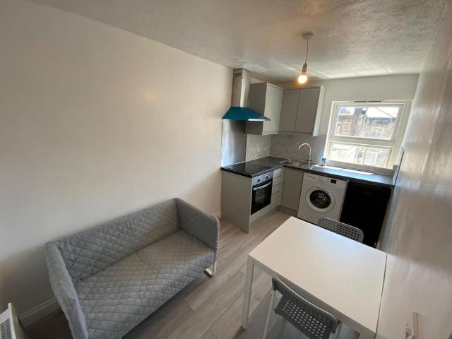 2 Bed Flat, Western Road, BN3