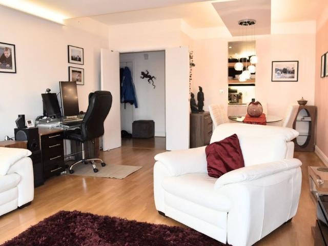 2 Bed Flat, Westferry Road, E14