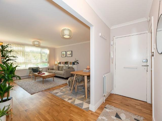 2 Bed Flat, Westpark, W5