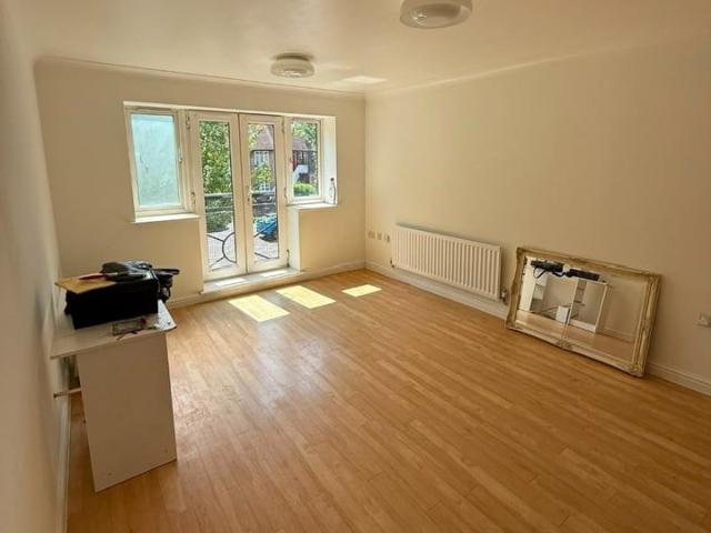 2 Bed Flat, Westside Court, HA9