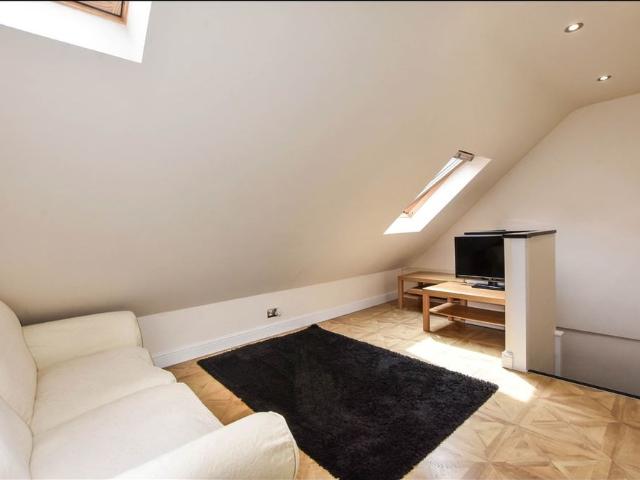 2 Bed Flat, Wetherby Road, LS8