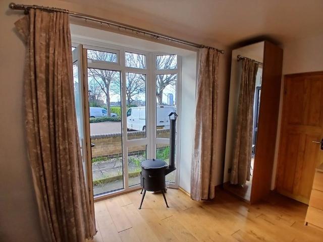 2 Bed Flat, Whiteadder Way, E14