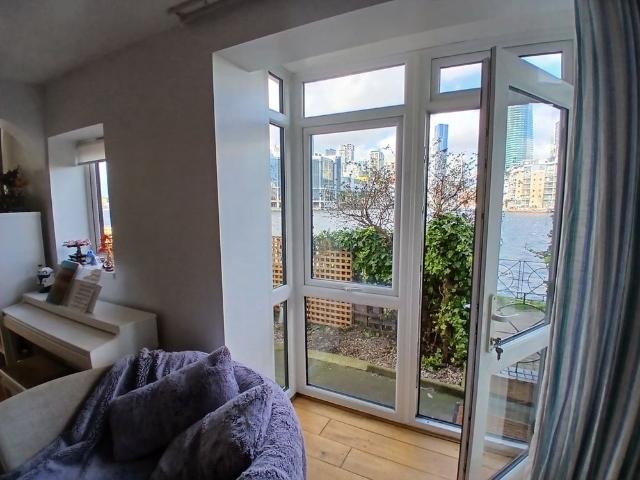 2 Bed Flat, Whiteadder Way, E14
