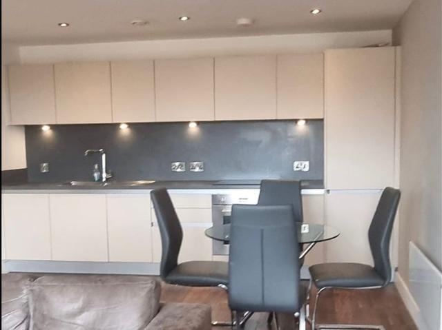 2 Bed Flat, Wilburn Basin, M5