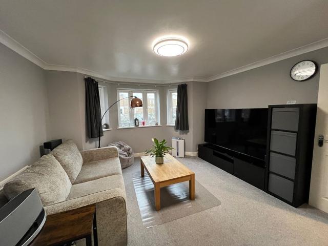 2 Bed Flat, Willows Court, SW19