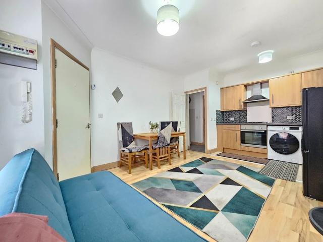 2 Bed Flat, Windsor Street, LU1