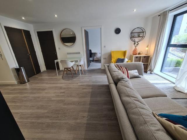 2 Bed Flat, Woden Street, M5