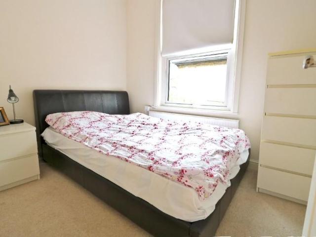 2 Bed Flat, Woodville Road, W5