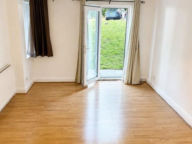 2 Bed Flat, Woodside Grange, N12