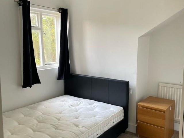 2 Bed Flat, Woodstock Road, CR0