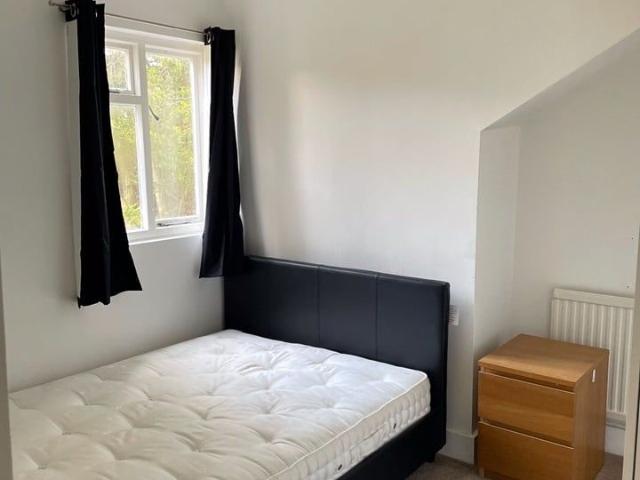 2 Bed Flat, Woodstock Road, CR0