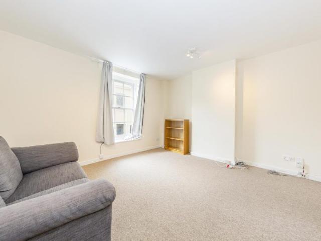 2 Bed Flat