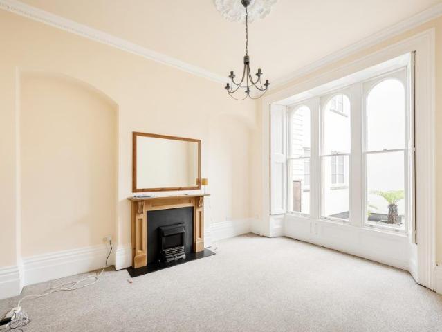 2 Bed Flat