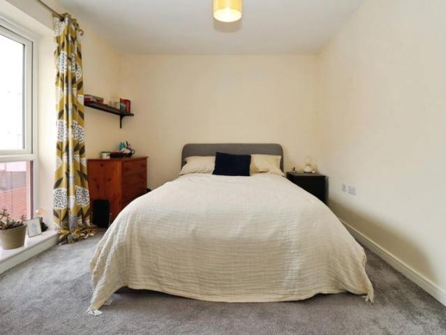 2 bed furnished coach house