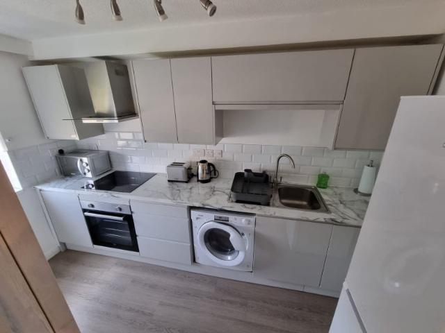 2 Bed furnished flat near Broad Street