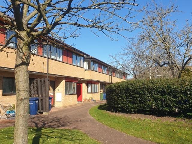 2 Bed Garden Flat in quiet cul de sac