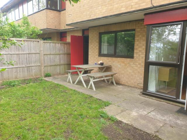 2 Bed Garden Flat in quiet cul de sac