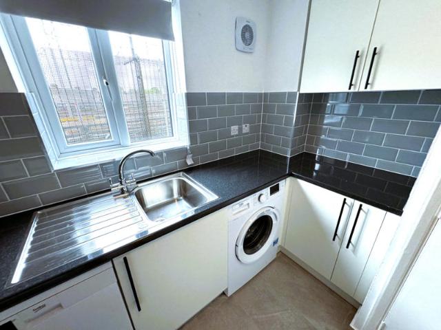 2 Bed Ground Floor Flat £1600 Pcm Barking