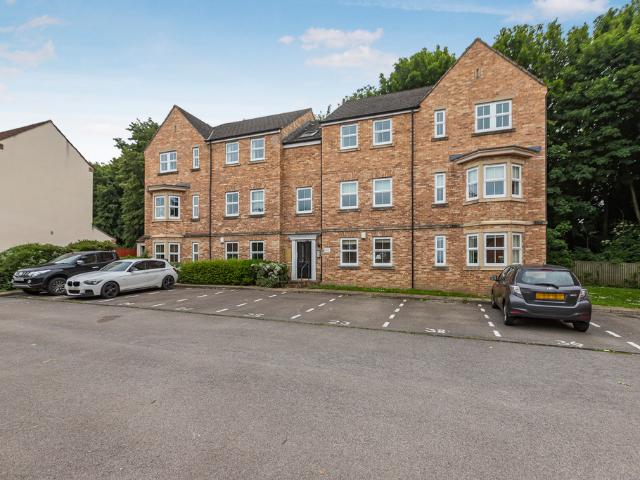 2 bed ground floor flat to rent in Ayr Avenue, Colburn, DL9