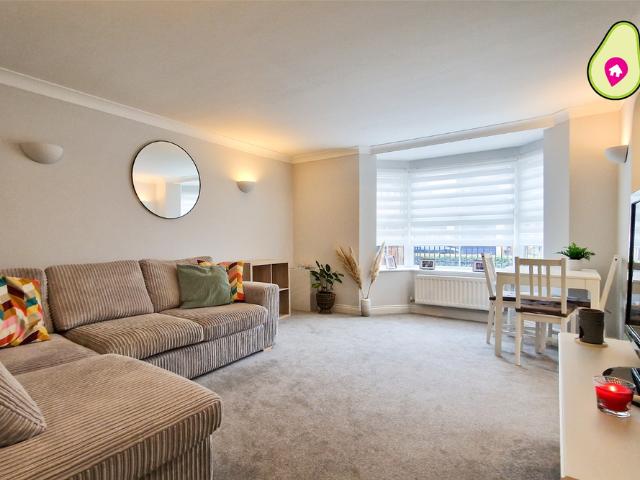 2 bed ground floor flat to rent in Lime Tree Court, Park Lane, Thatcham