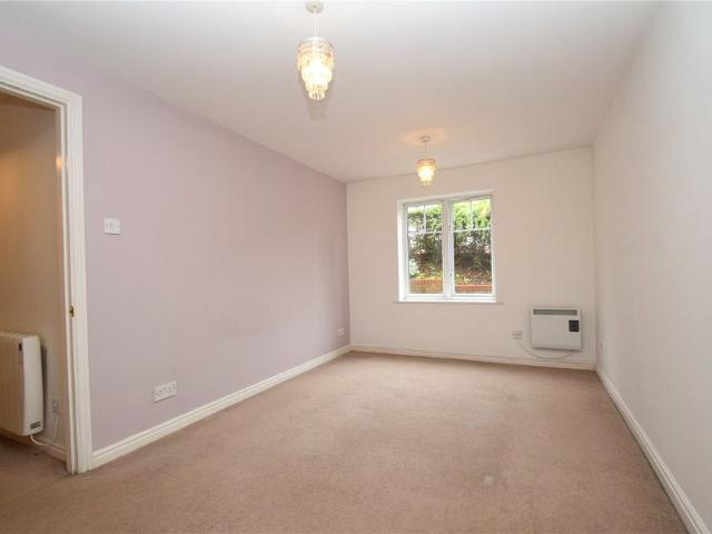 2 bed ground floor flat to rent in Wash Beck Close, Scarborough, YO12