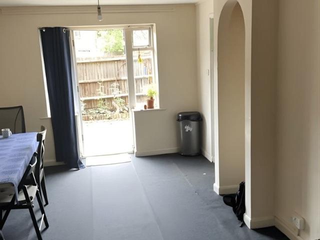 2 Bed Guardianship Flat in Acton