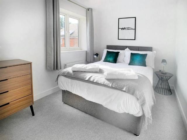2 Bed, House