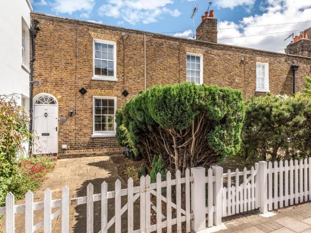 2 bed House Terraced for Rent Kings Road, Windsor