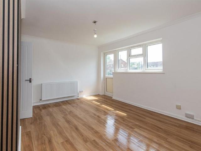 2 bed Flat To Let