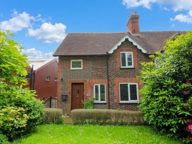 2 Bed House To Let