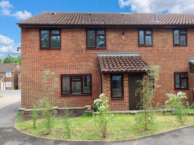2 Bed House To Let