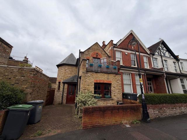 2 bed house to rent in bourne road, crouch end, n8
