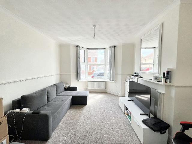 2 bed house to rent in Eastleigh Road, Taunton, TA1